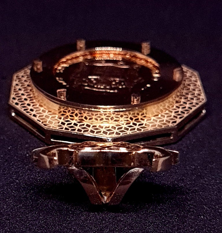 9ct Yellow Gold geometric spinning coin pendant For Sale at 1stDibs