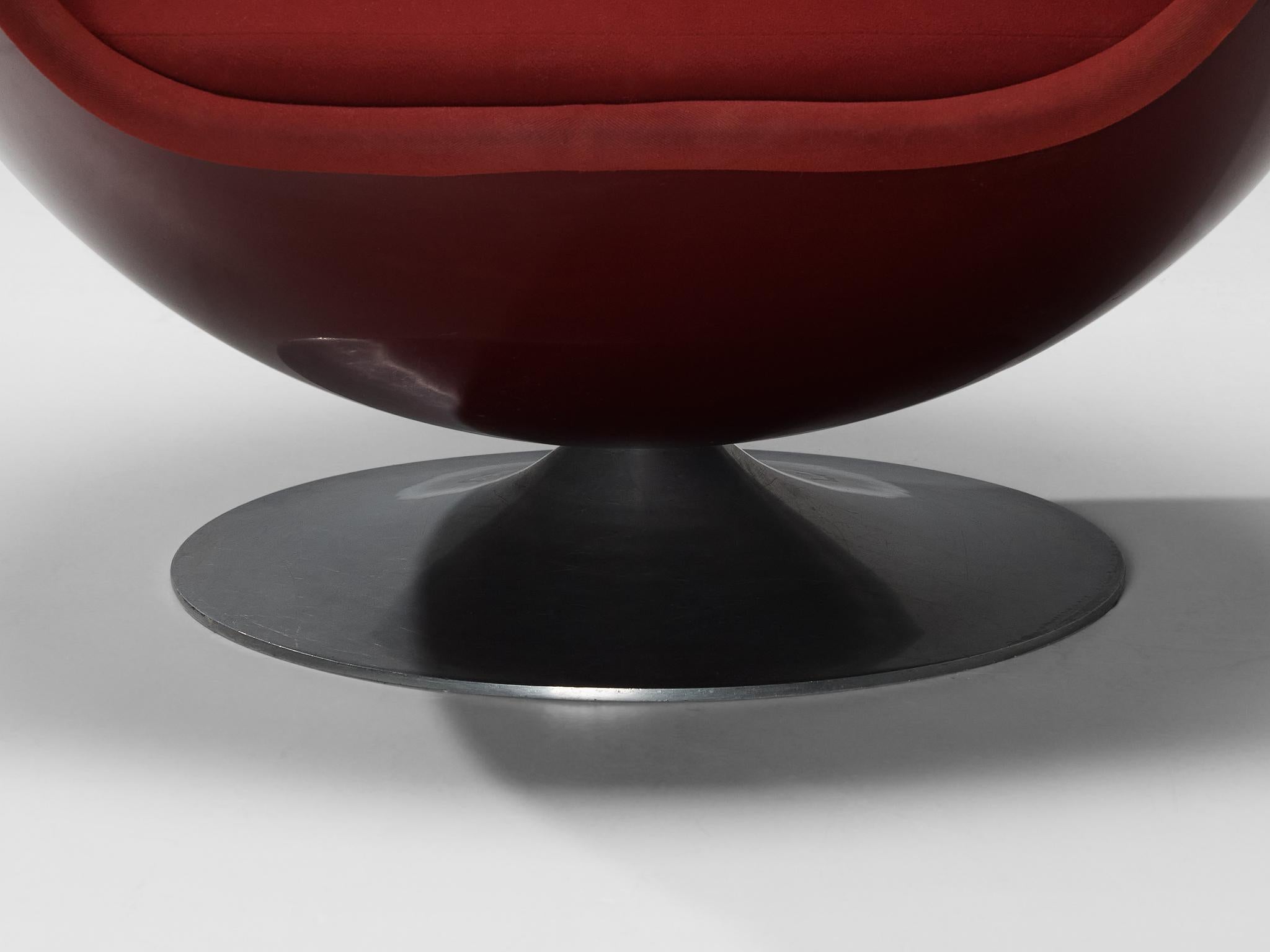 Thor Larsen for Torlan Staffanstorp 'Ovalia' Egg Chair in Red ...