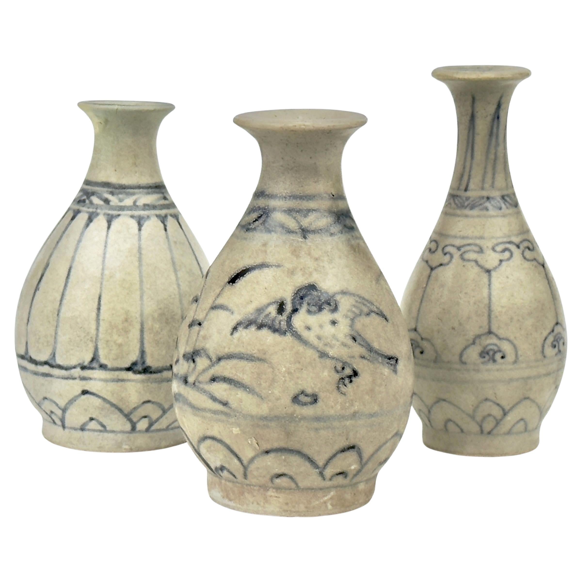Three Annamese Small Yuhuchunping, 15th century, Le Dynasty For Sale at ...