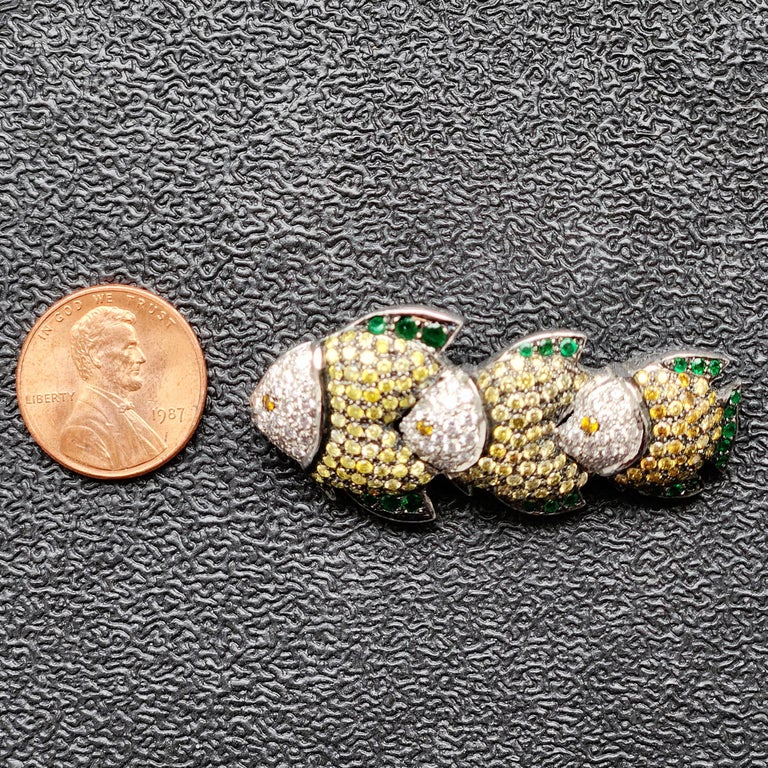 Three Fish Shaped Brooch in Fancy Color Diamond For Sale at 1stDibs