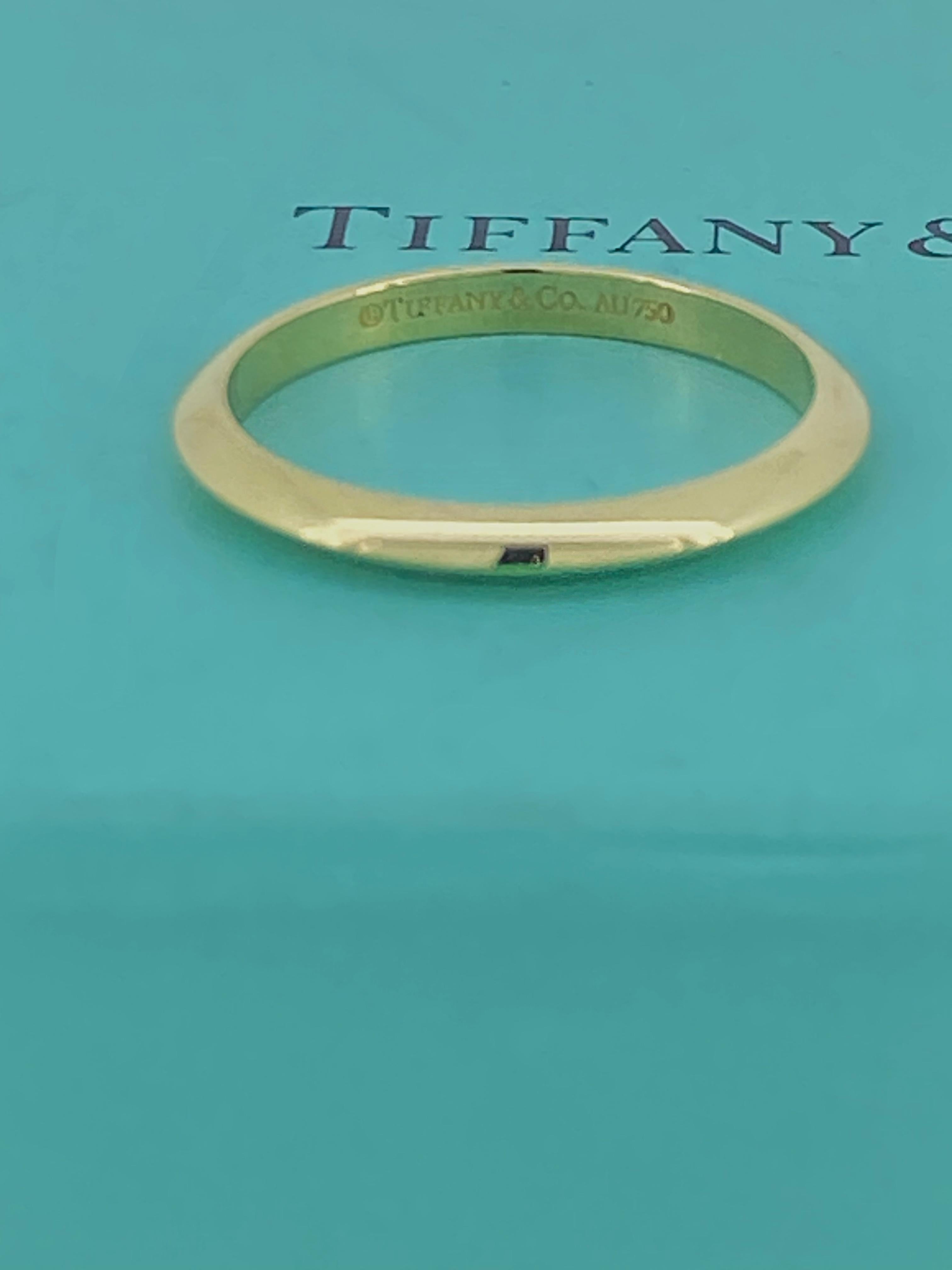Tiffany and Co 18K 750 Yellow Gold Knife Edge Wedding Band, 2.5mm, 5 1/2 (L). For Sale at 1stDibs