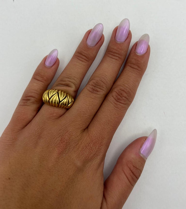 Tiffany and Co. 18k Gold Ring Ribbed Design For Sale at 1stDibs