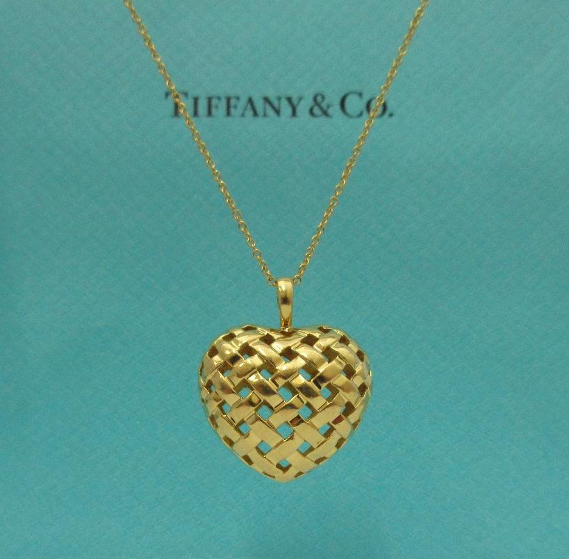 Tiffany and Co. 18k Gold Vannerie Heart Pendant Necklace For Sale at ...