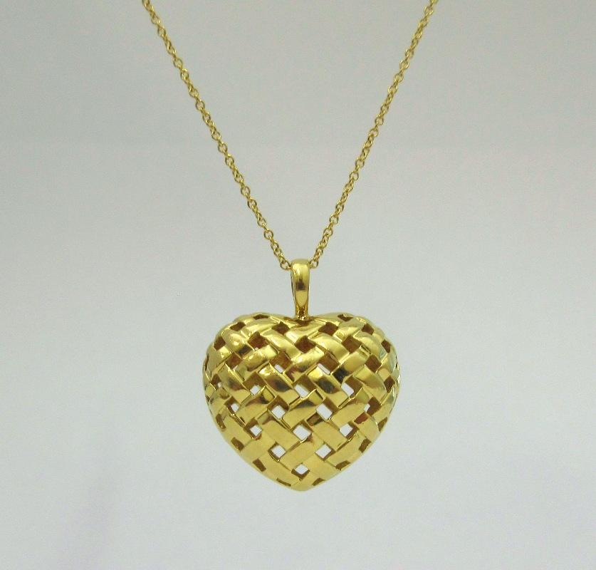 Tiffany and Co. 18k Gold Vannerie Heart Pendant Necklace For Sale at ...