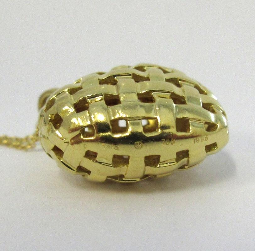 Tiffany and Co. 18k Gold Vannerie Heart Pendant Necklace For Sale at ...