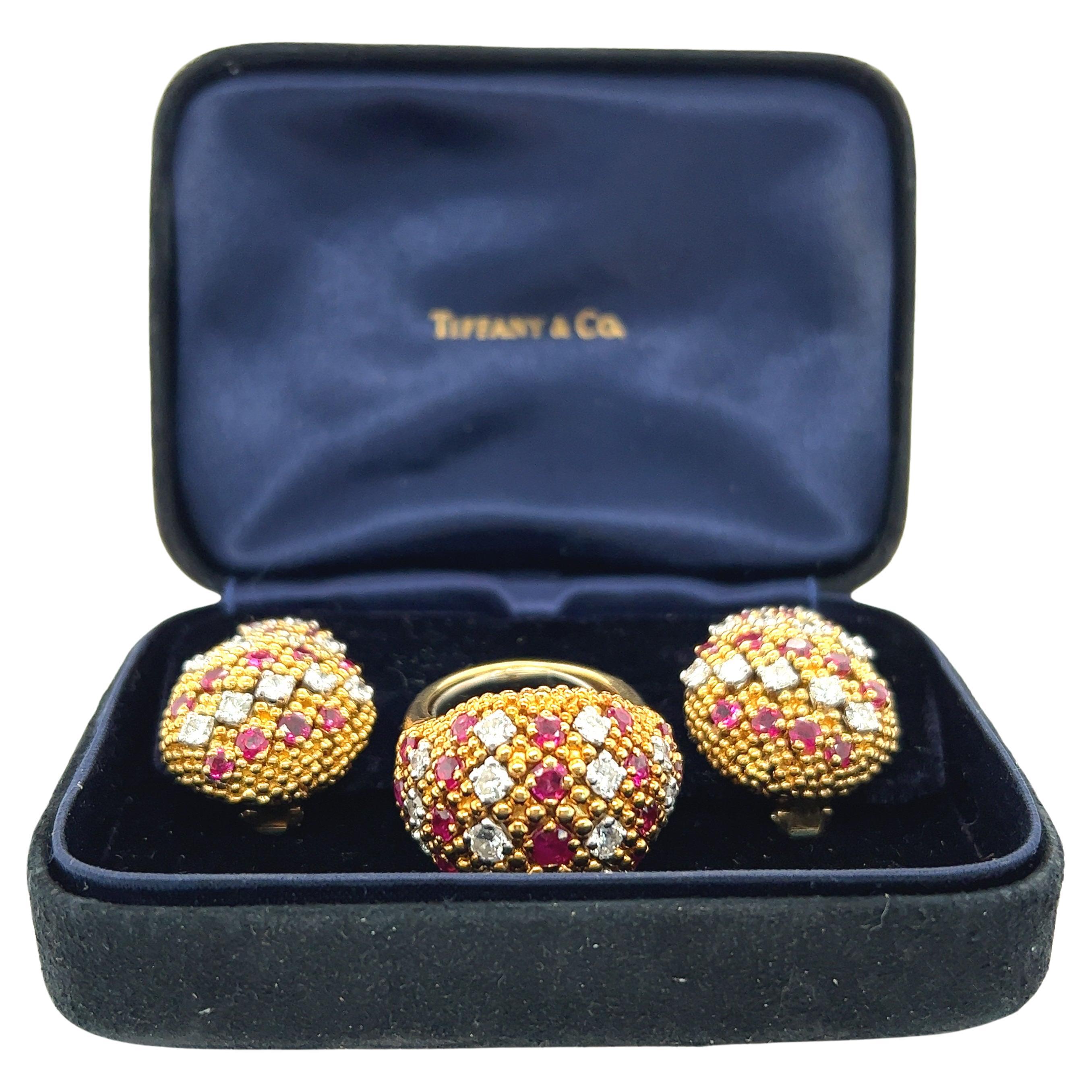 Tiffany and Co .40 Carat Red Ruby, Diamond and 18K Gold Ring For Sale ...