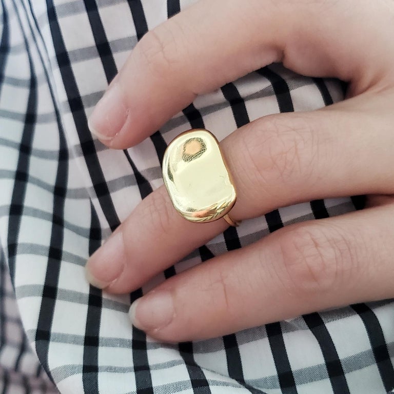 Tiffany and Co. 1977 Elsa Peretti Rare Extra Large Kinetic Bean Ring in ...