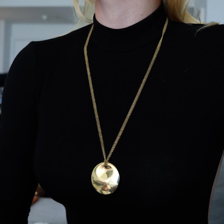 Tiffany and Co. 1982 Elsa Peretti Round Disc Mesh Necklace in 18 Karat ...