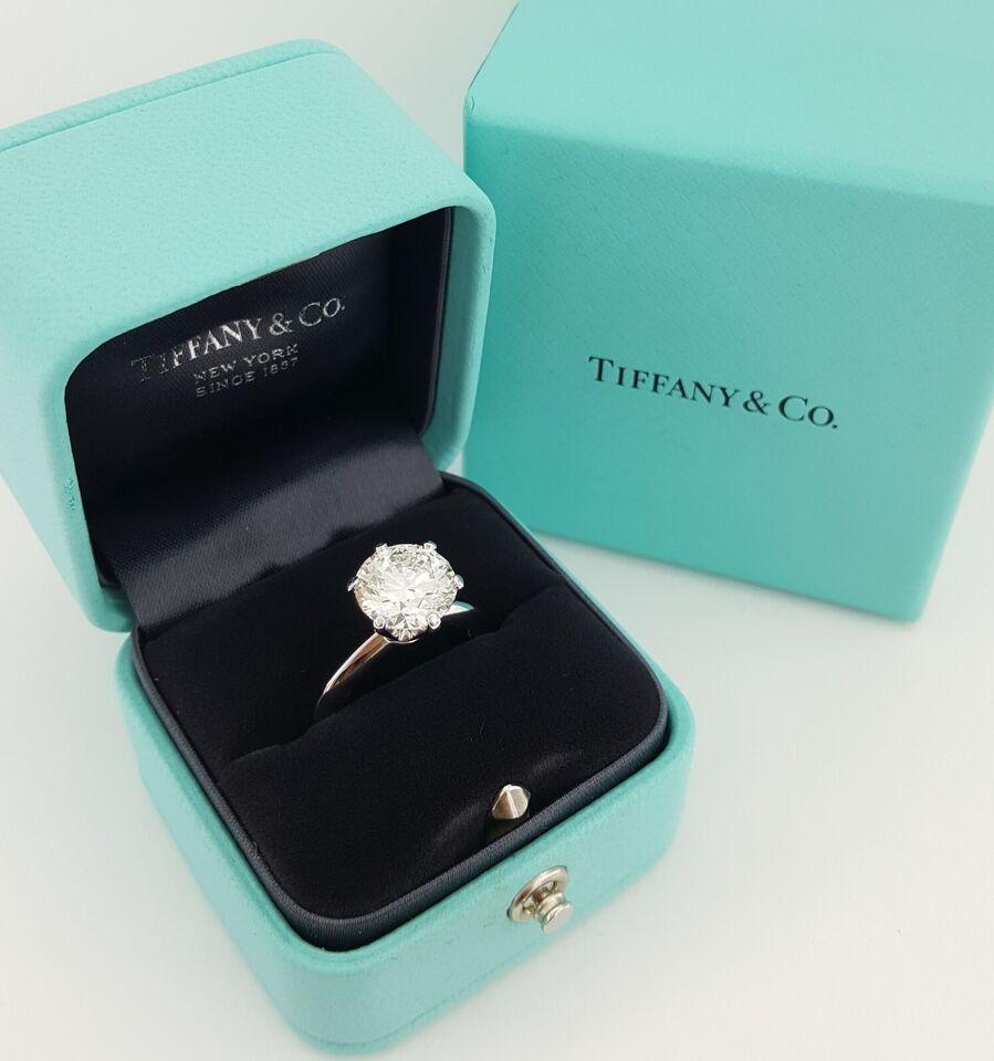 Tiffany and Co. 3.22 Carat Round Cut Diamond Platinum Solitaire Ring ...