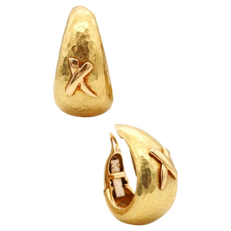 Tiffany And Co By Paloma Picasso Pair Of Graffiti Earrings In Hammered 18kt Gold For Sale At
