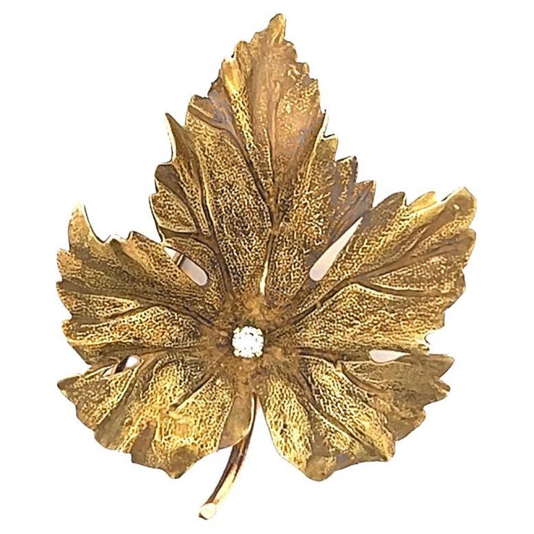 Tiffany and Co. Diamond 14 Karat Yellow Gold Maple Leaf Brooch For Sale at 1stDibs