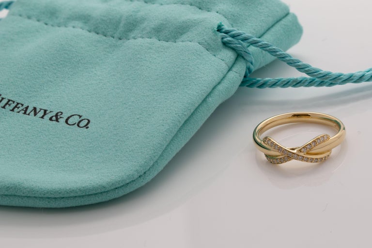 Tiffany and Co. Infinity Ring in 18k Yellow Gold For Sale at 1stDibs
