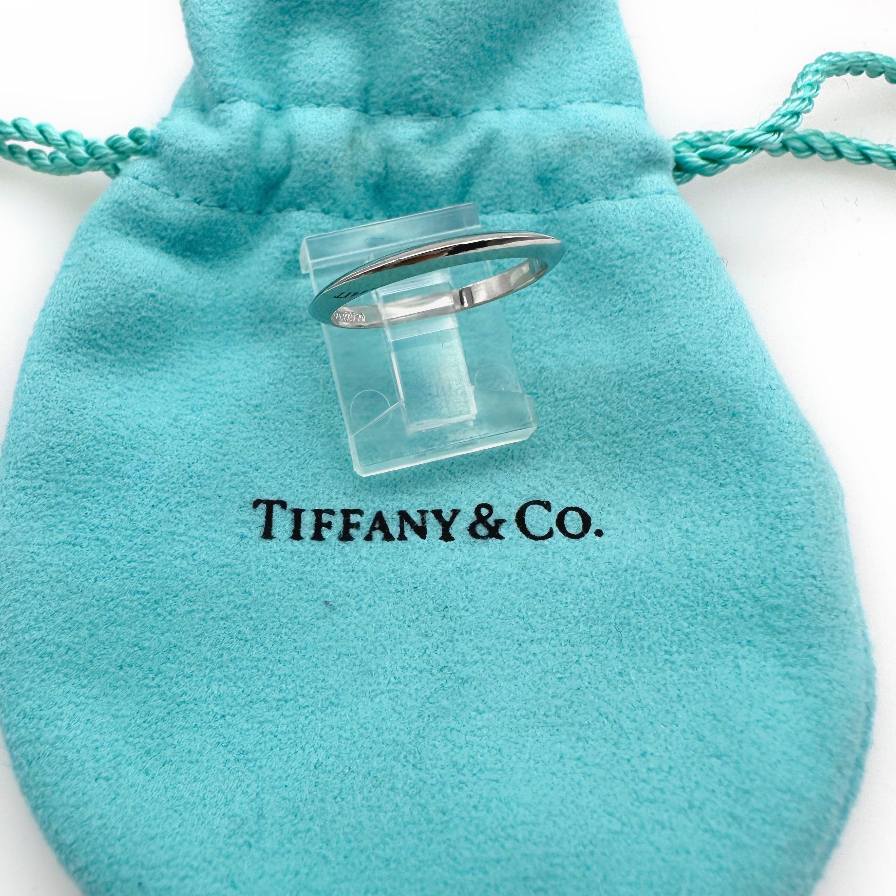 Tiffany and Co. Knife Edge Platinum Wedding Band Ring For Sale at 1stDibs