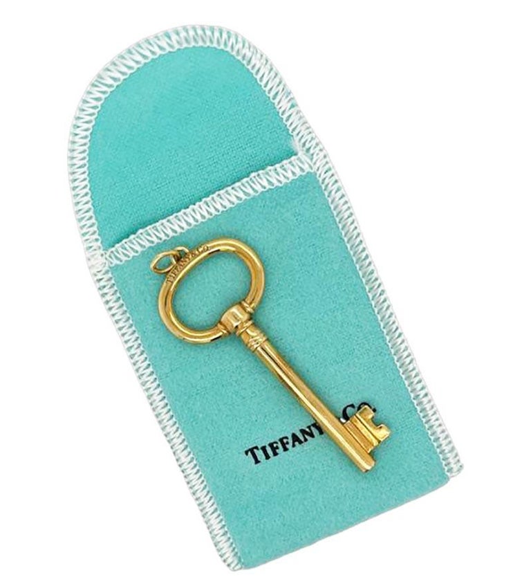 Tiffany and Co. Large 18k Yellow Gold Key Pendant For Sale at 1stDibs