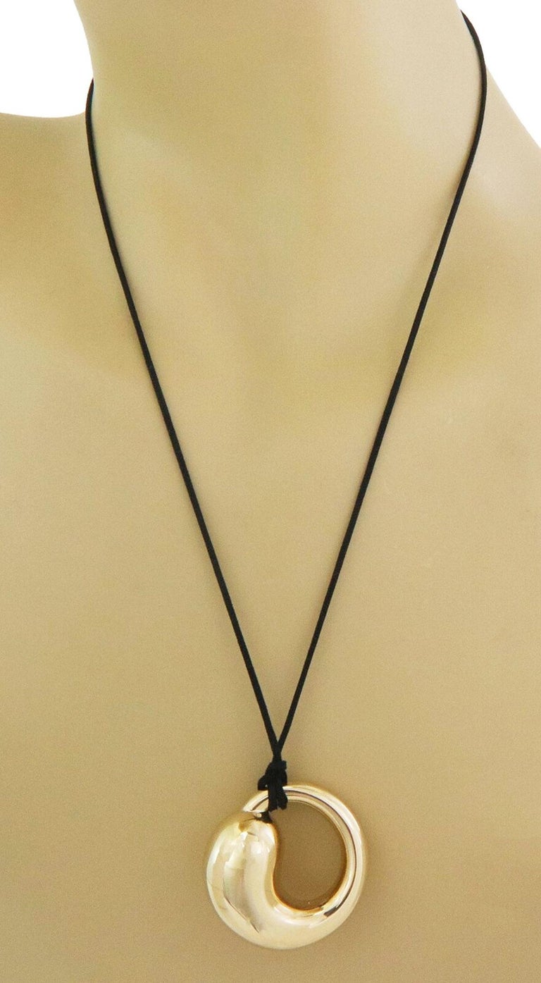 Tiffany and Co. Peretti 18k Yellow Gold Large Eternal Circle Pendant ...