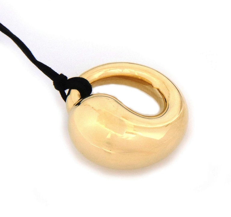 Tiffany and Co. Peretti 18k Yellow Gold Large Eternal Circle Pendant ...