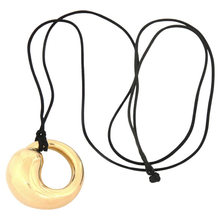 Tiffany and Co. Peretti 18k Yellow Gold Large Eternal Circle Pendant ...