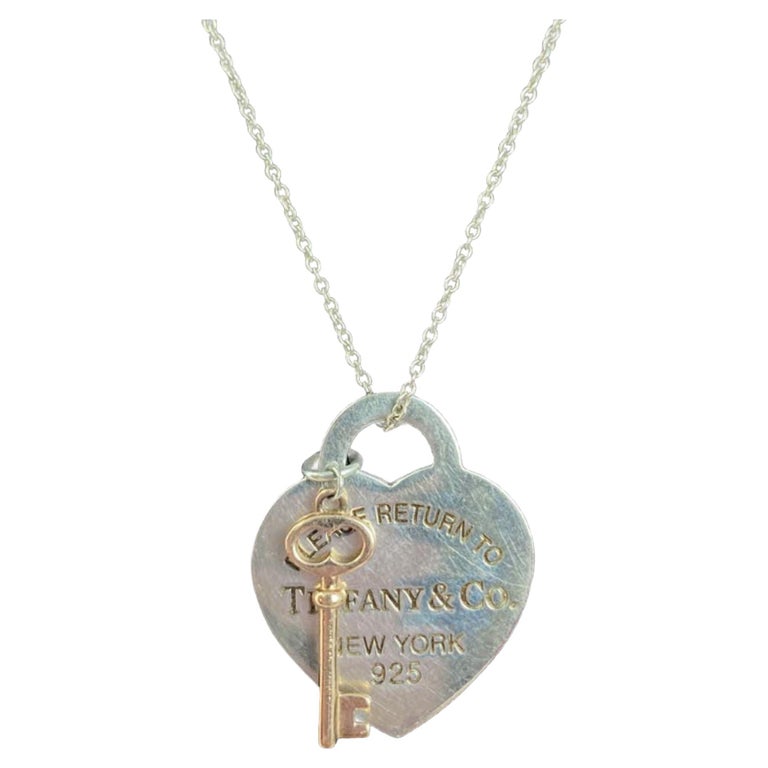 Tiffany and Co. Retour au collier pendentif en forme de cœur Tiffany En ...