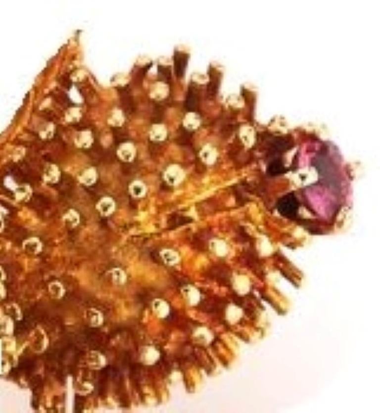 Tiffany and Co. Ruby Brooch in 18K Yellow Gold For Sale at 1stDibs