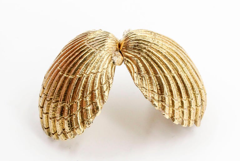 Tiffany and Co. Schlumberger 18 Karat Yellow Gold Seashell Pill Box at ...