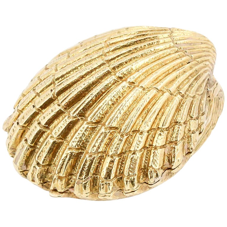 Tiffany and Co. Schlumberger 18 Karat Yellow Gold Seashell Pill Box at ...