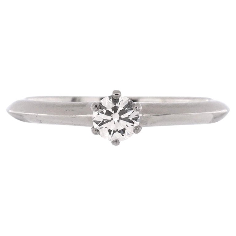 Tiffany and Co. Solitär-Ring aus Platin mit RBC-Diamant E/IF 0,23CT im ...