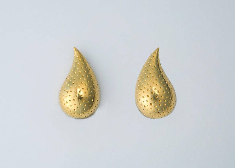 Tiffany and Co. Tear Drop Gold Earrings For Sale at 1stDibs