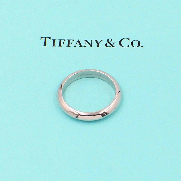 Tiffany and Co. Wedding Band Ring in Platinum For Sale at 1stDibs