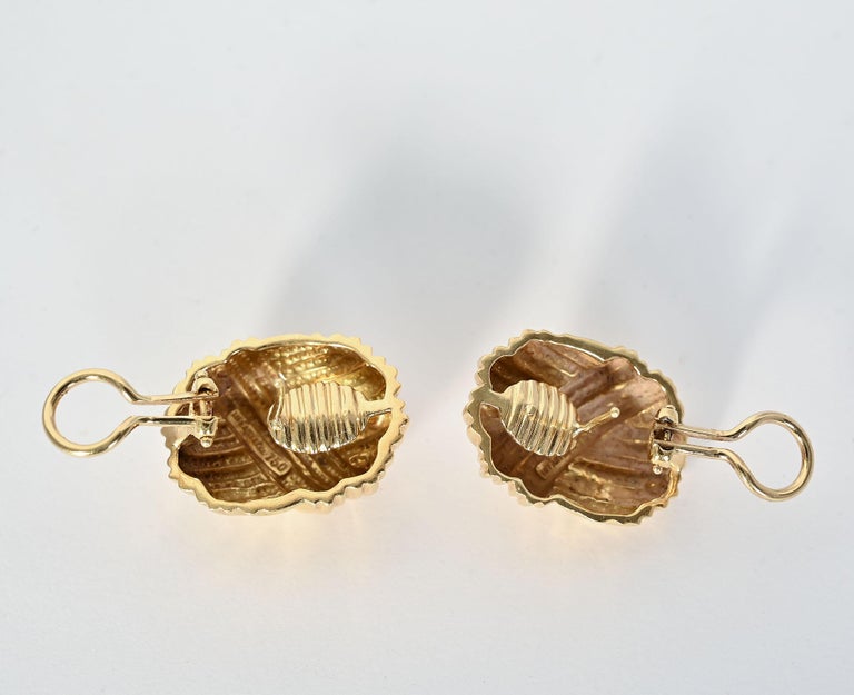Tiffany and Co. Gold Ribbed Oval Earrings For Sale at 1stDibs
