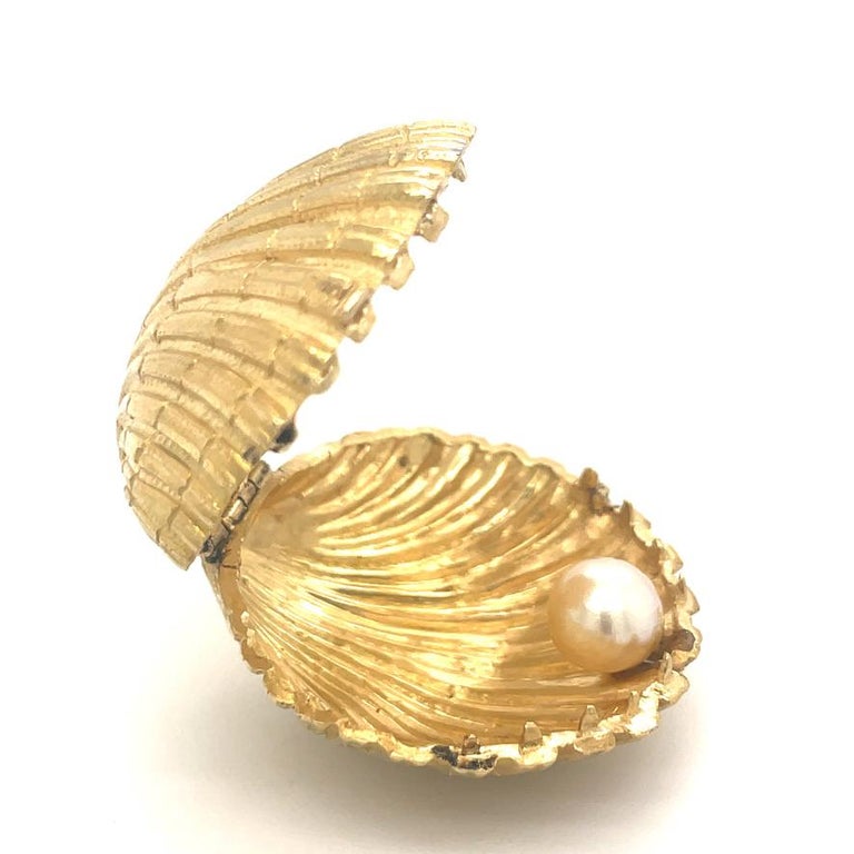 Tiffany and Co. Schlumberger Shell Pill Box with Pearl at 1stDibs