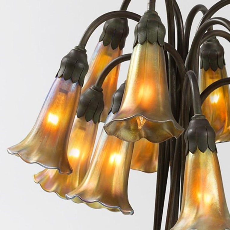 Tiffany Studios "Twelve-Light Lily" Table Lamp at 1stDibs
