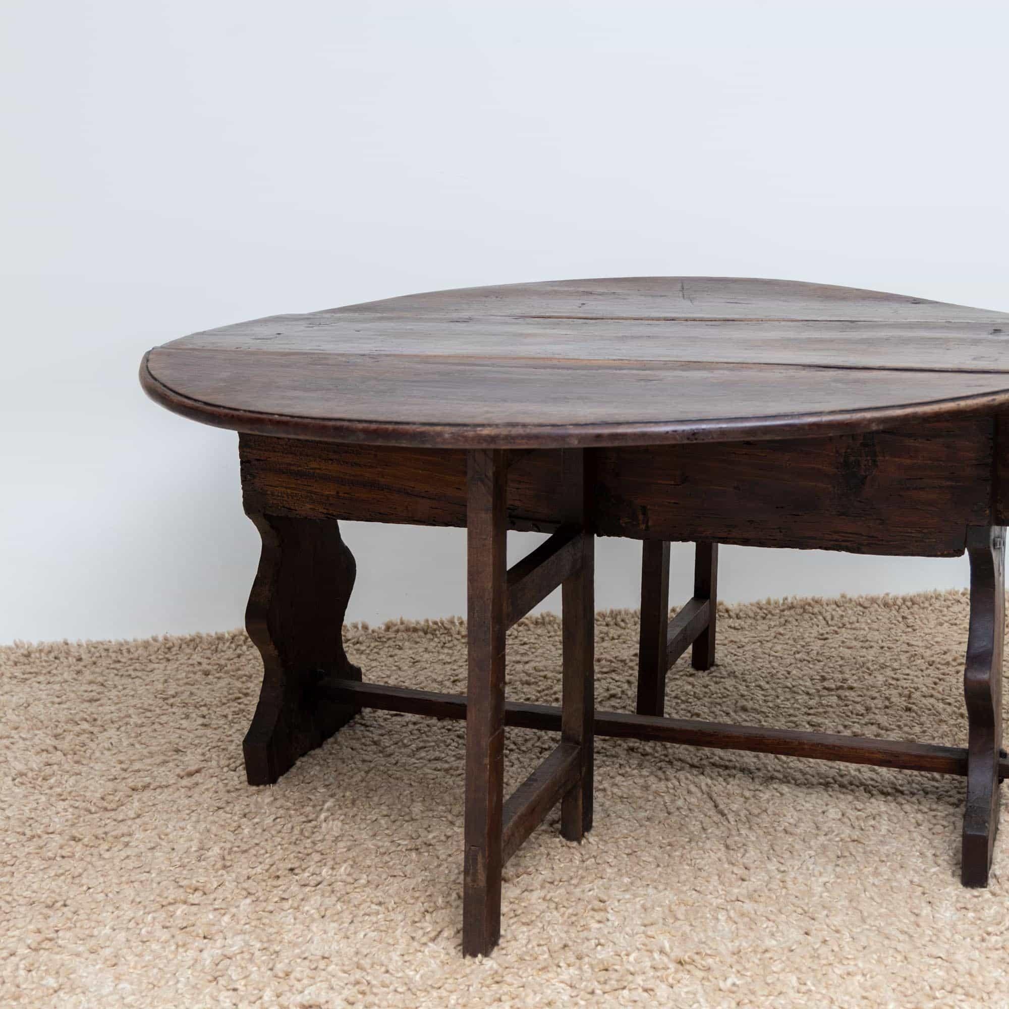 Tilt-top Dining Table, dark brown, solid Walnut, Italy 18th Century For ...