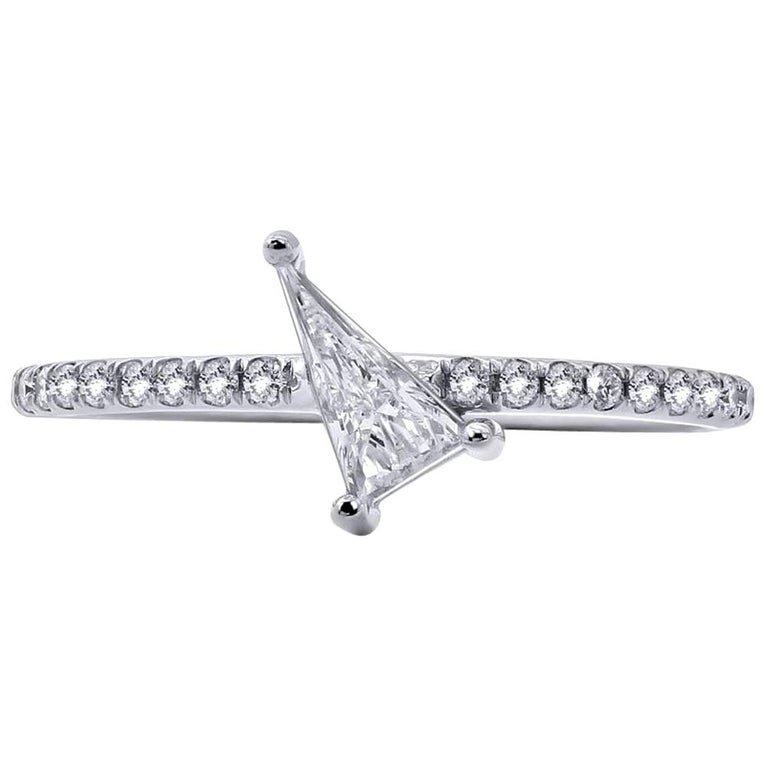 Tilted Arrow Ring, 18 Karat White Gold For Sale at 1stDibs