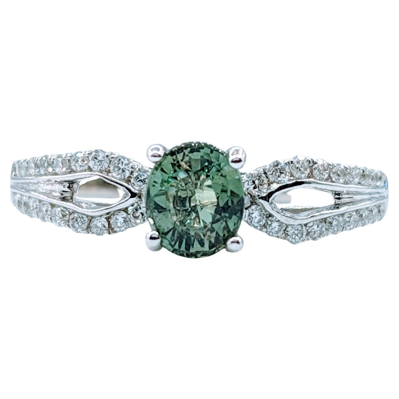 Timeless Alexandrite and Diamond Ring For Sale at 1stDibs