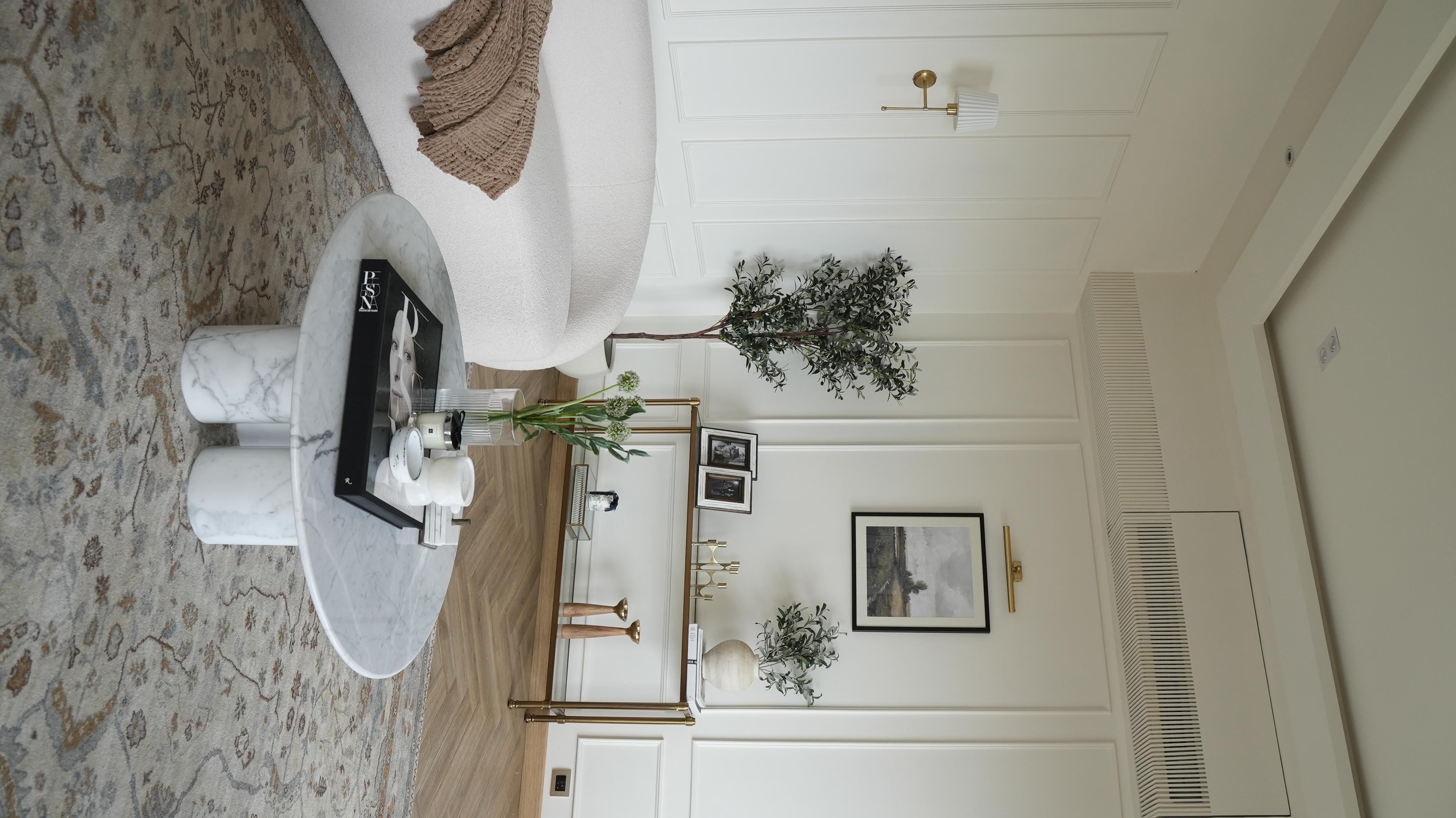 Tisbury Coffee Table in White Arabescato For Sale at 1stDibs