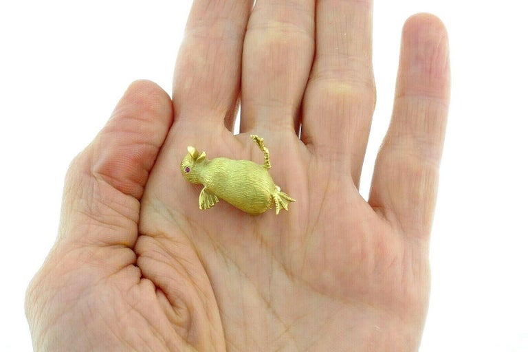 Tishman and Lipp Vintage 18 Karat Yellow Gold Ruby Baby Duck Pin at 1stDibs