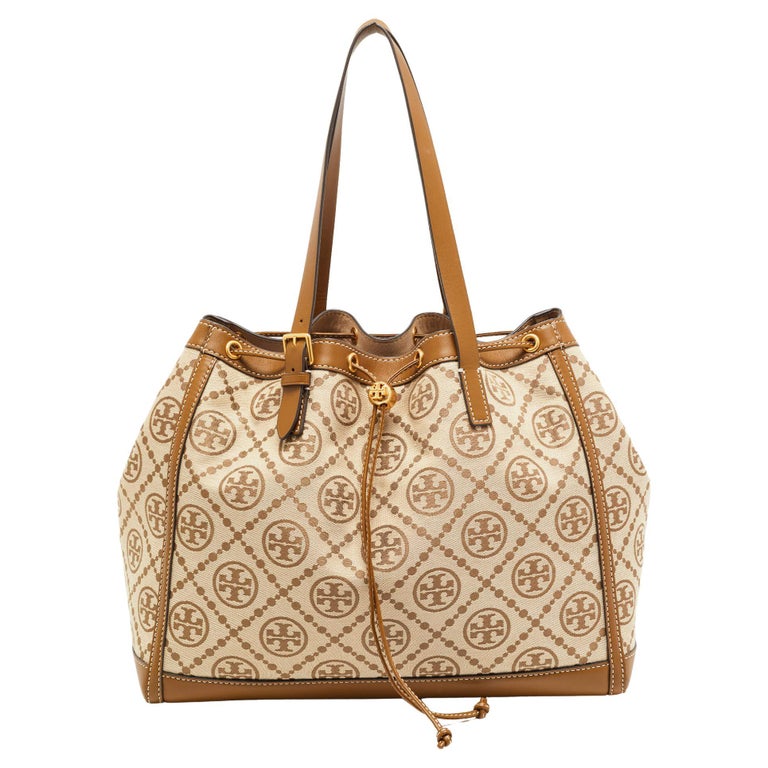 Tory Burch - Fourre-tout en toile et cuir beige avec monogramme T En vente sur 1stDibs