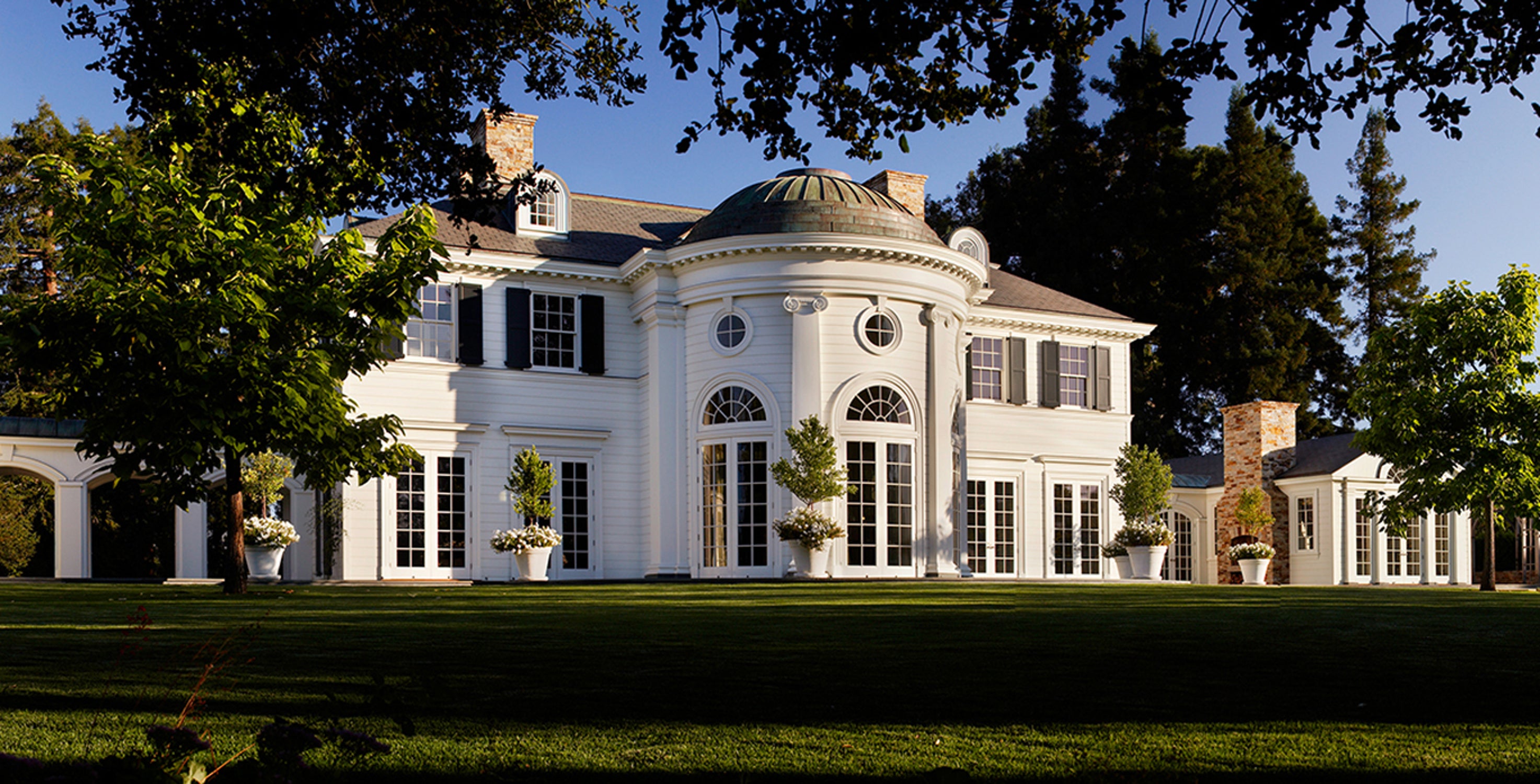 Exterior by Allan Greenberg Architect on 1stdibs