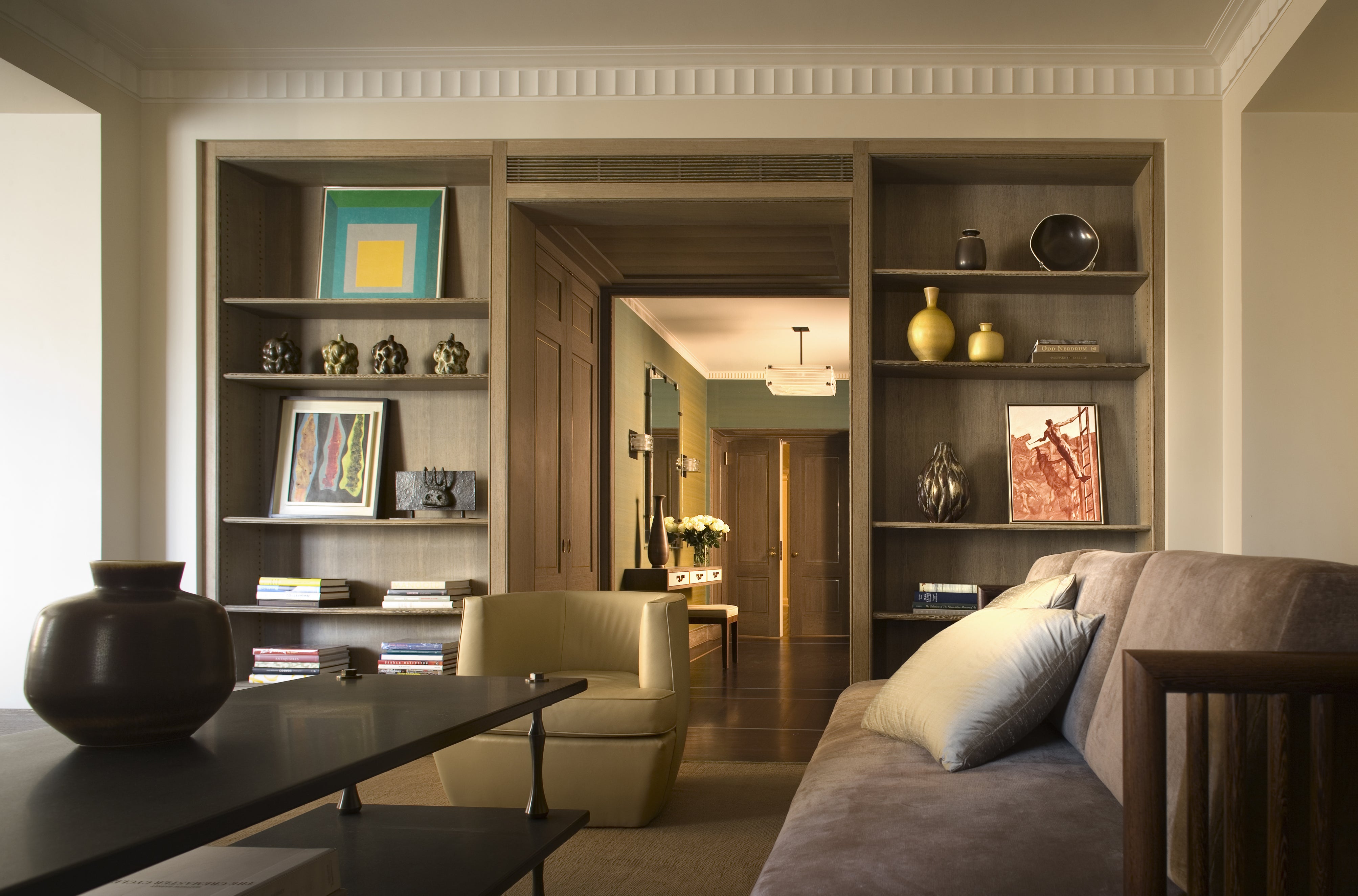 Living Room by Thad Hayes on 1stdibs