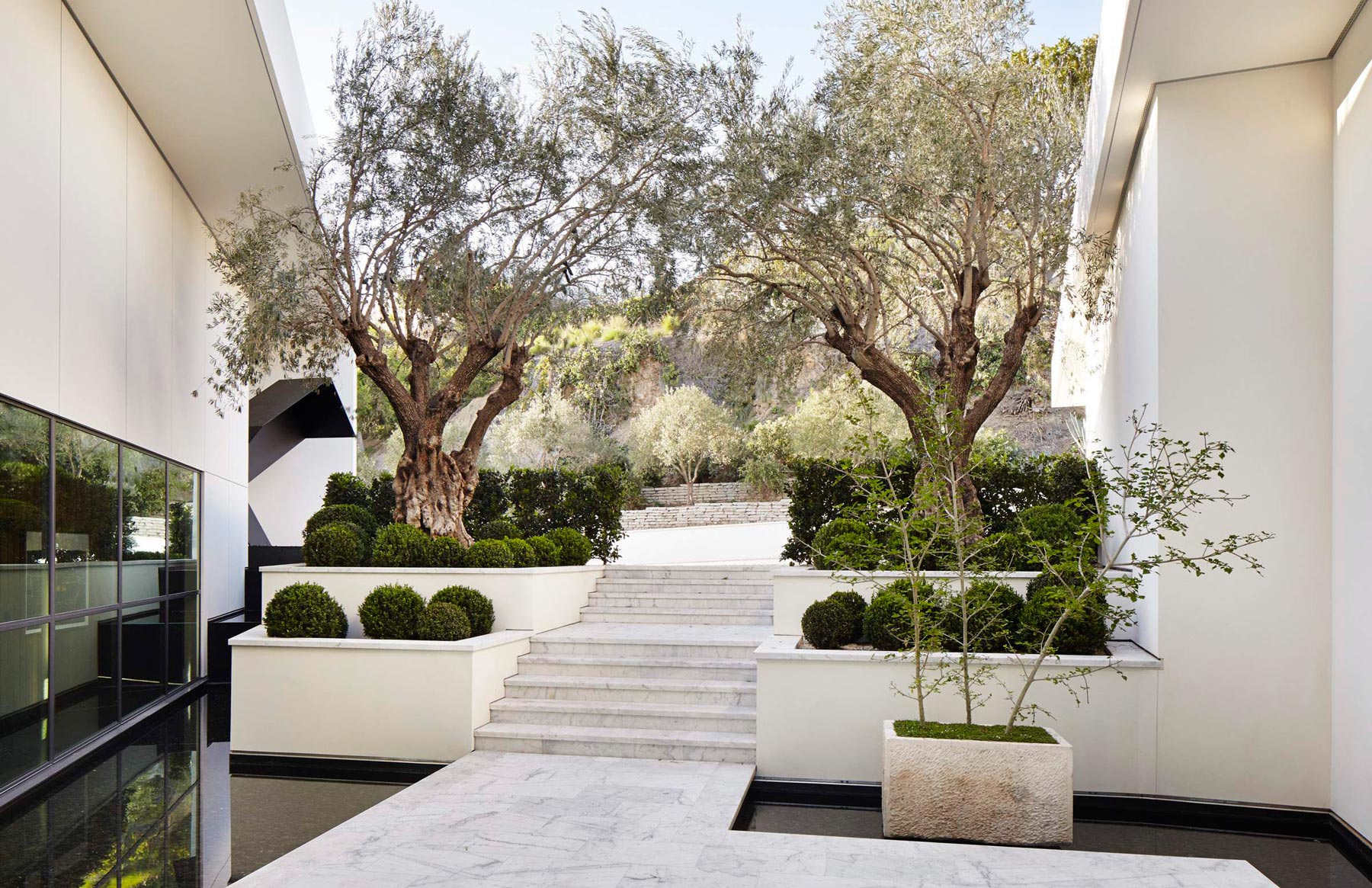 Los Angeles Residence by Dan Fink Studio | 1stDibs
