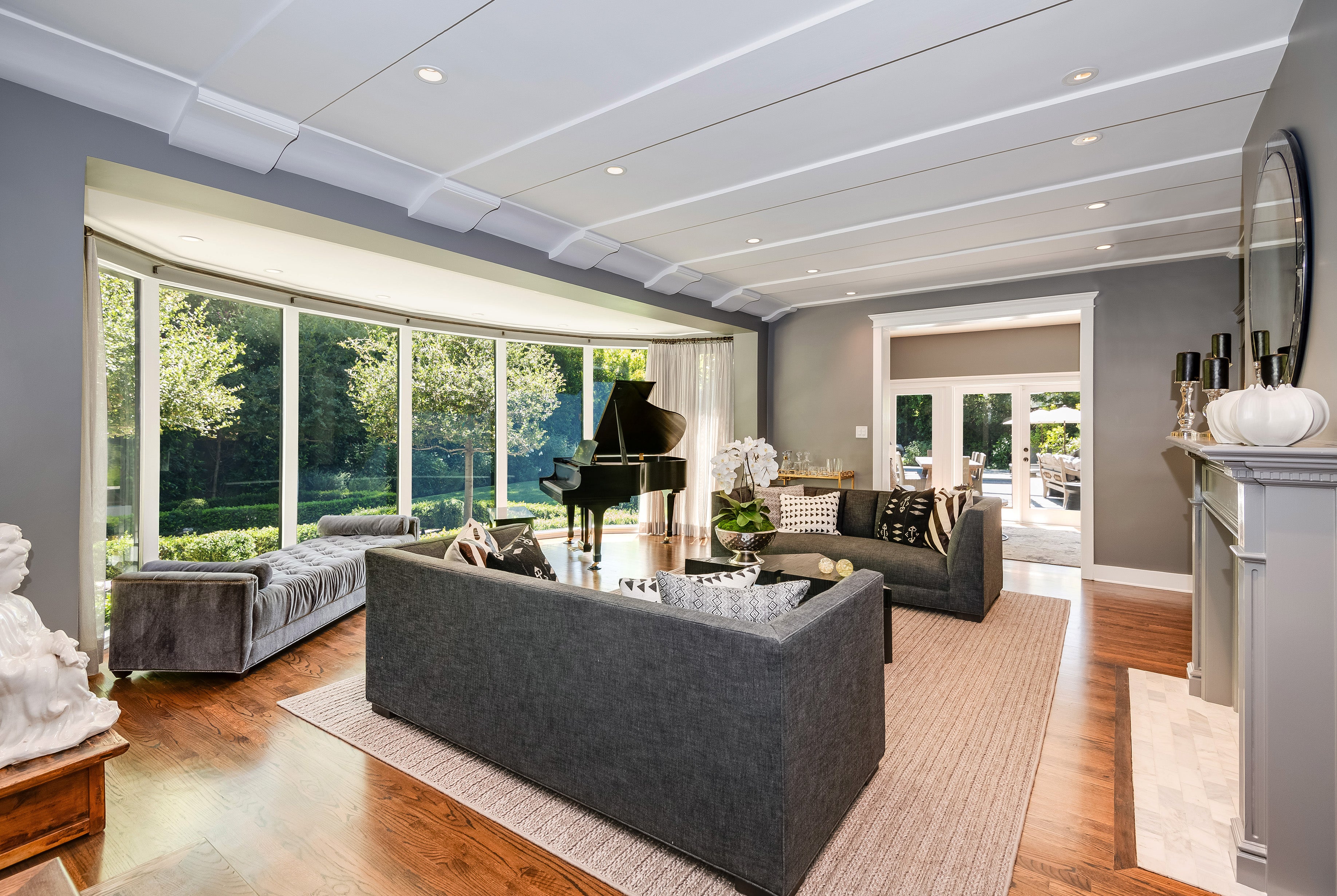 Living Room by David Brian Sanders Interiors | 1stDibs