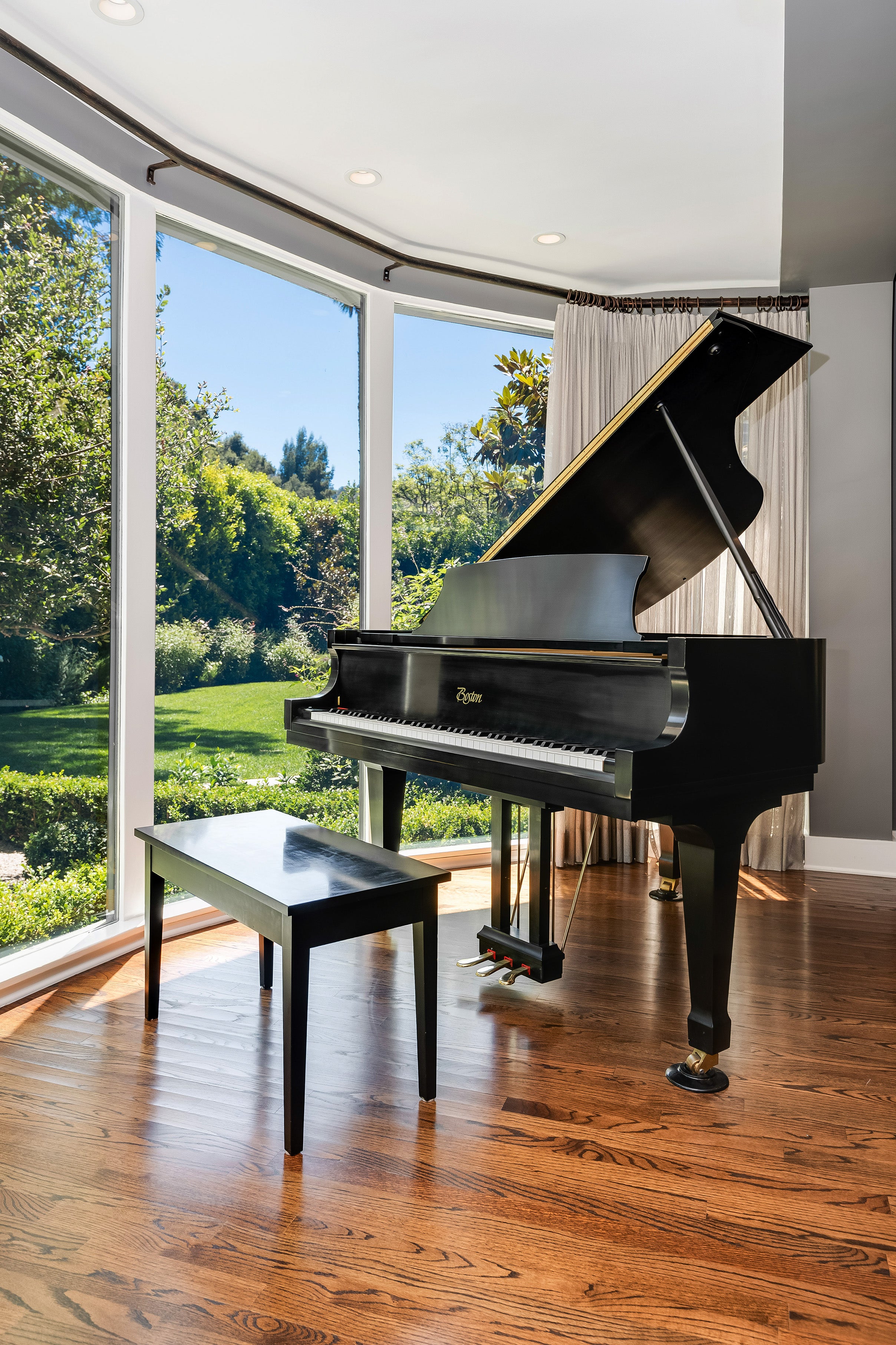 Living Room by David Brian Sanders Interiors | 1stDibs