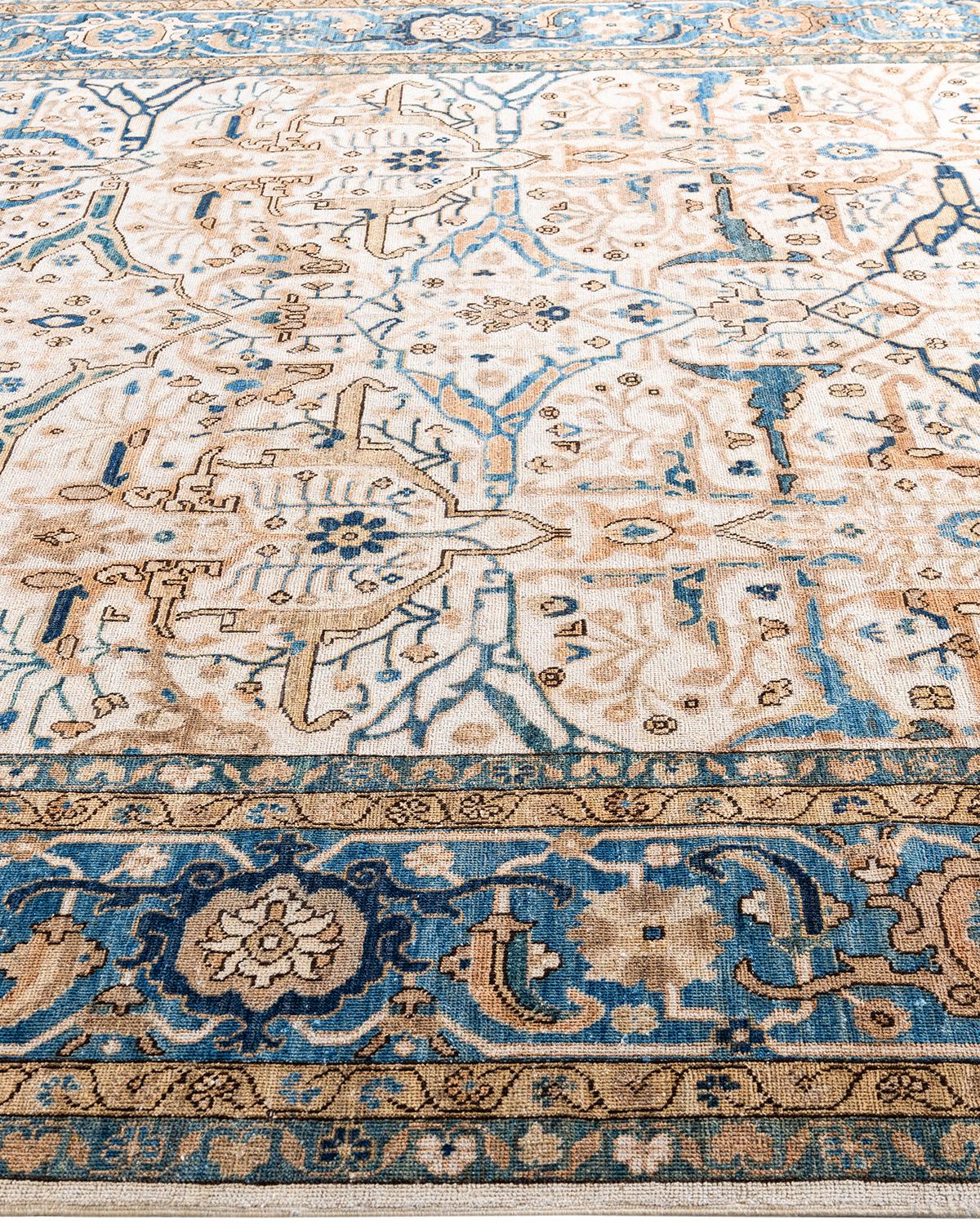 Traditional Serapi Hand Knotted Wool Ivory Area Rug 8' 9" x 11' 7" For Sale at 1stDibs