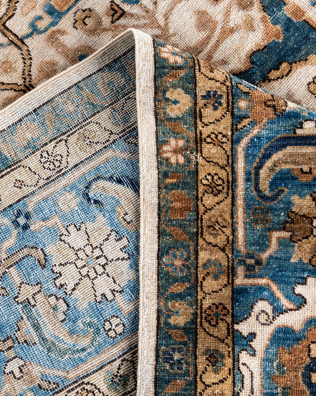 Traditional Serapi Hand Knotted Wool Ivory Area Rug 8' 9" x 11' 7" For Sale at 1stDibs