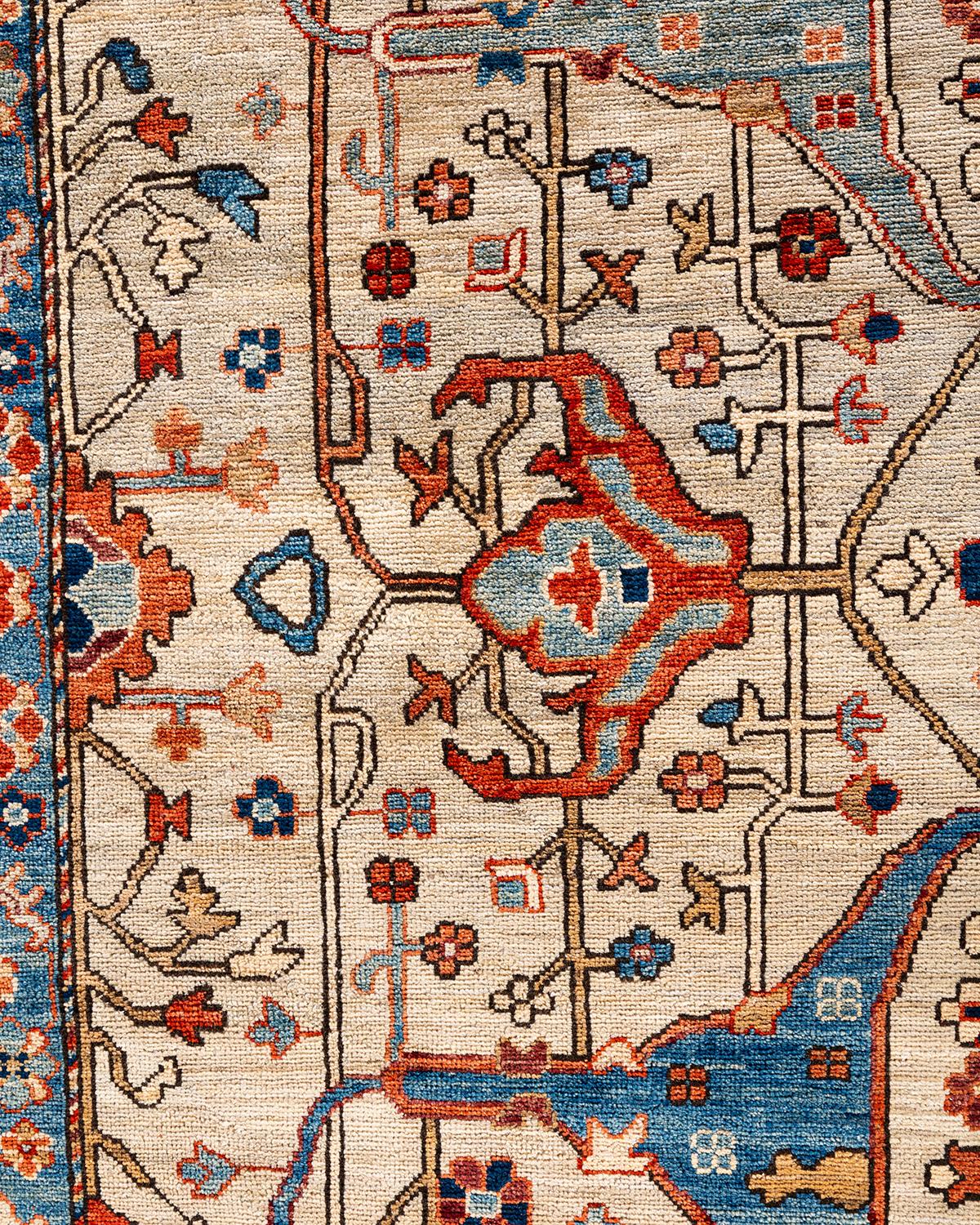 Traditional Serapi Hand Knotted Wool Ivory Area Rug For Sale at 1stDibs