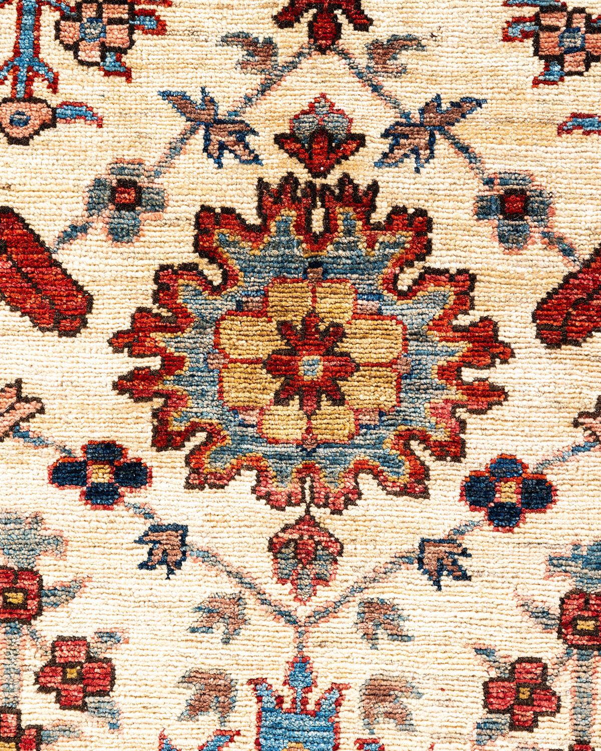 Traditional Serapi Hand Knotted Wool Ivory Area Rug For Sale at 1stDibs