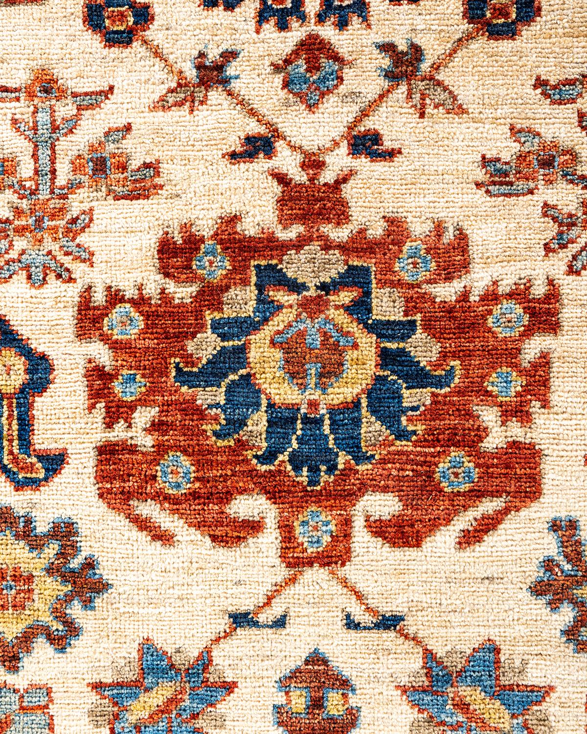 Traditional Serapi Hand Knotted Wool Ivory Area Rug For Sale at 1stDibs