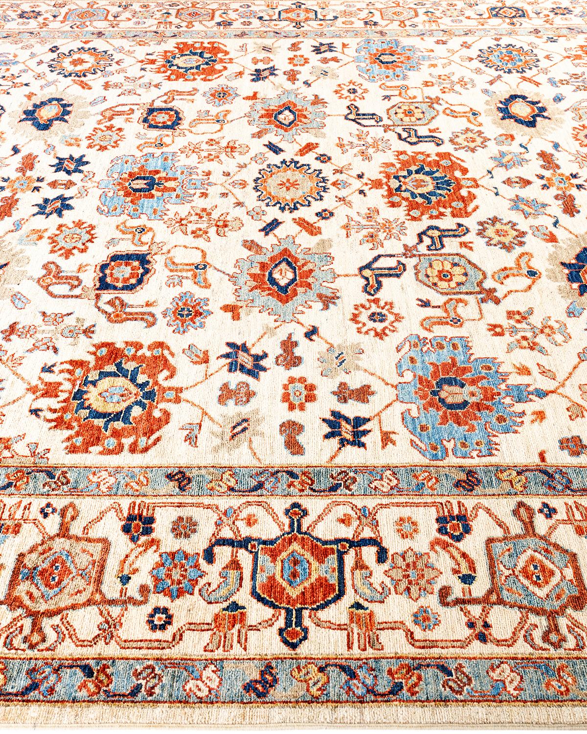 Traditional Serapi Hand Knotted Wool Ivory Area Rug For Sale at 1stDibs