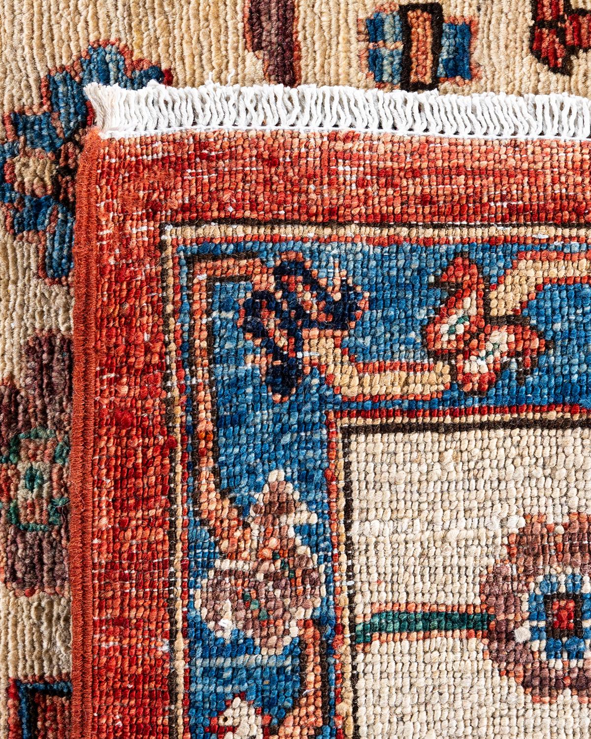 Traditional Serapi Hand Knotted Wool Ivory Area Rug For Sale at 1stDibs