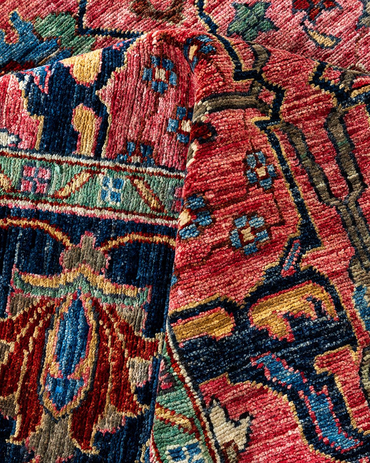 Traditional Serapi Hand Knotted Wool Pink Area Rug For Sale at 1stDibs